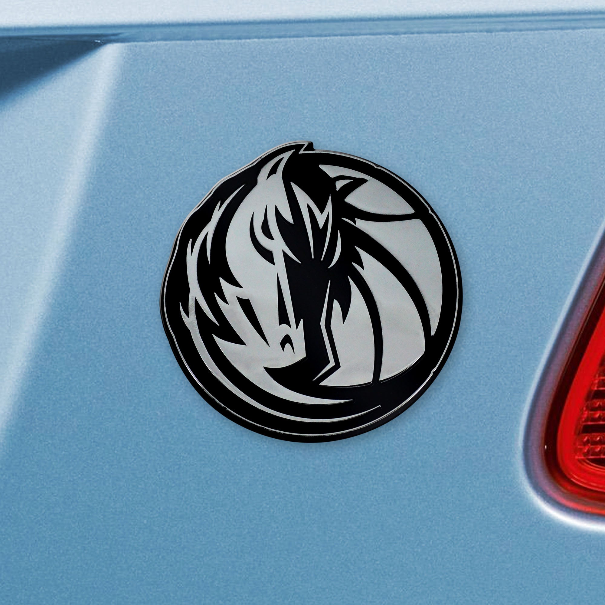 Fanmats Dallas Mavericks 3D Chrome Metal Emblem – League Outfitters